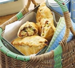 Cheese and marmite swirls with shortcrust pastry recipes - Lunchbox