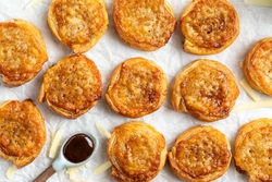 Cheese and marmite swirls with shortcrust pastry recipes - Lunchbox